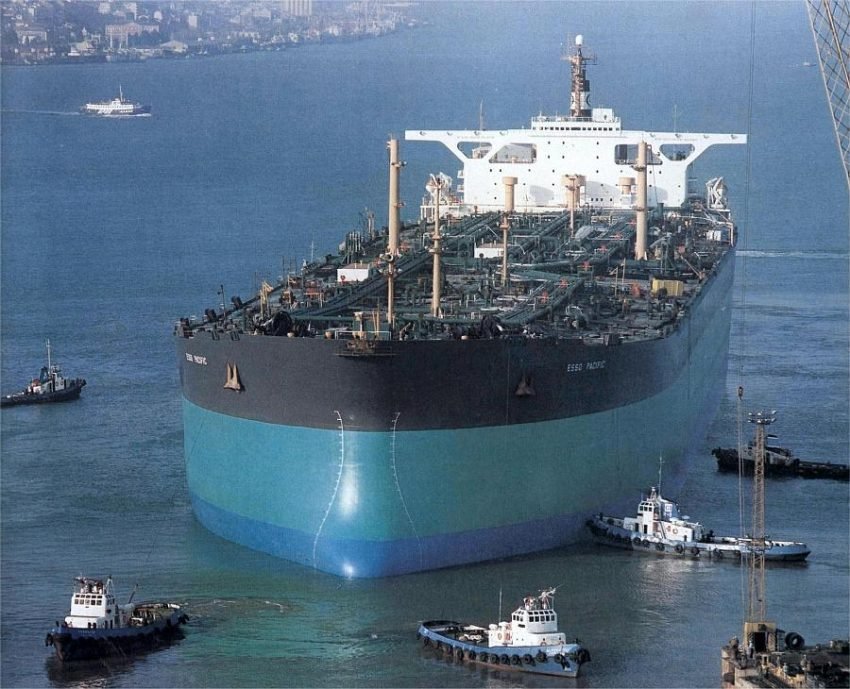 7 Largest Oil Tankers Around The World - Booboone.com
